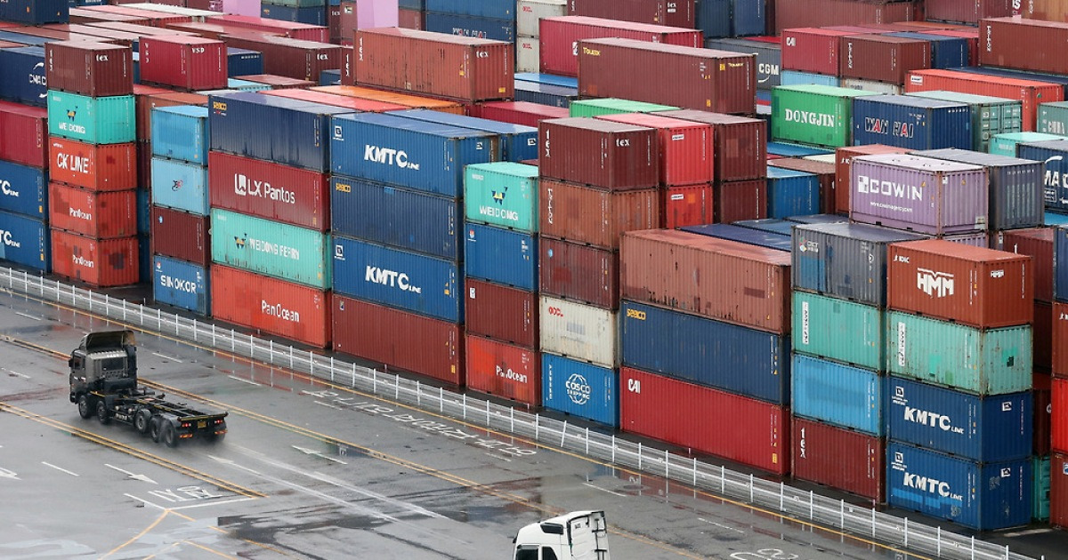 경찰, 화물연대 총파업 12명 수사…"불법행위 단호 대응"