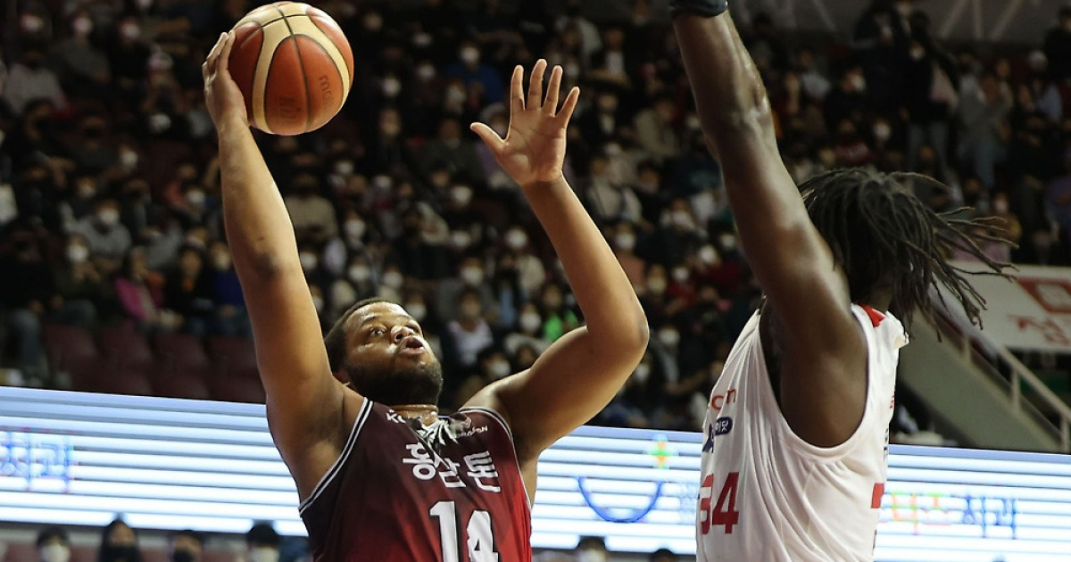 프로농구 KGC, SK 꺾고 5연승…단독 선두 질주
