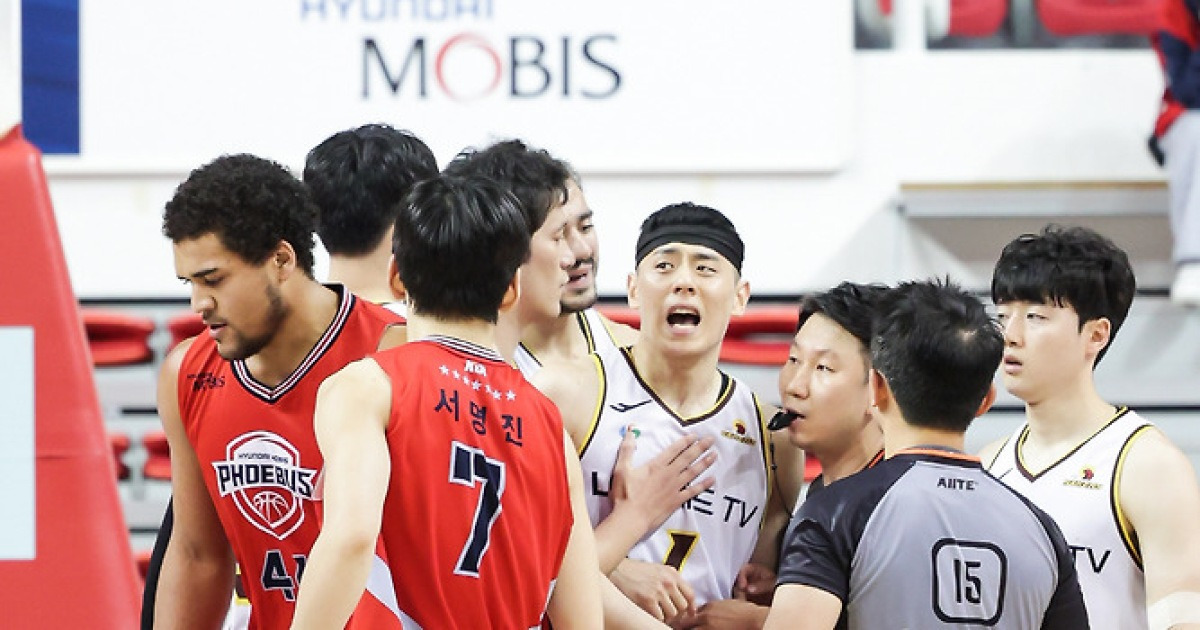 명승부 옥에 티, 심판 난입 사건...뭐가 어떻게 된 건가 [김 용의 KBL PUB]