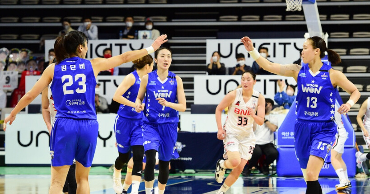 [뒷북STAT] 우리은행, WKBL 최초 4경기 연속 20점+ 차 승리