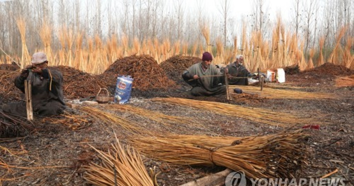 INDIA KASHMIR TRADITION