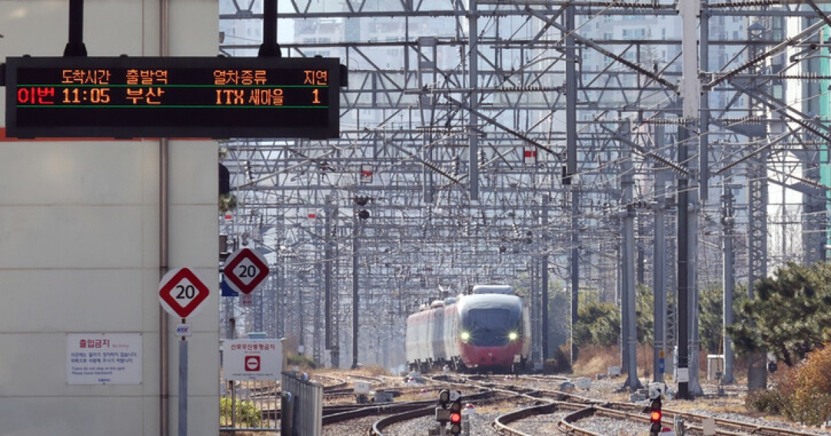 코레일 “철도노조 파업 땐 전철 75.1%, KTX 67.5% 운행”