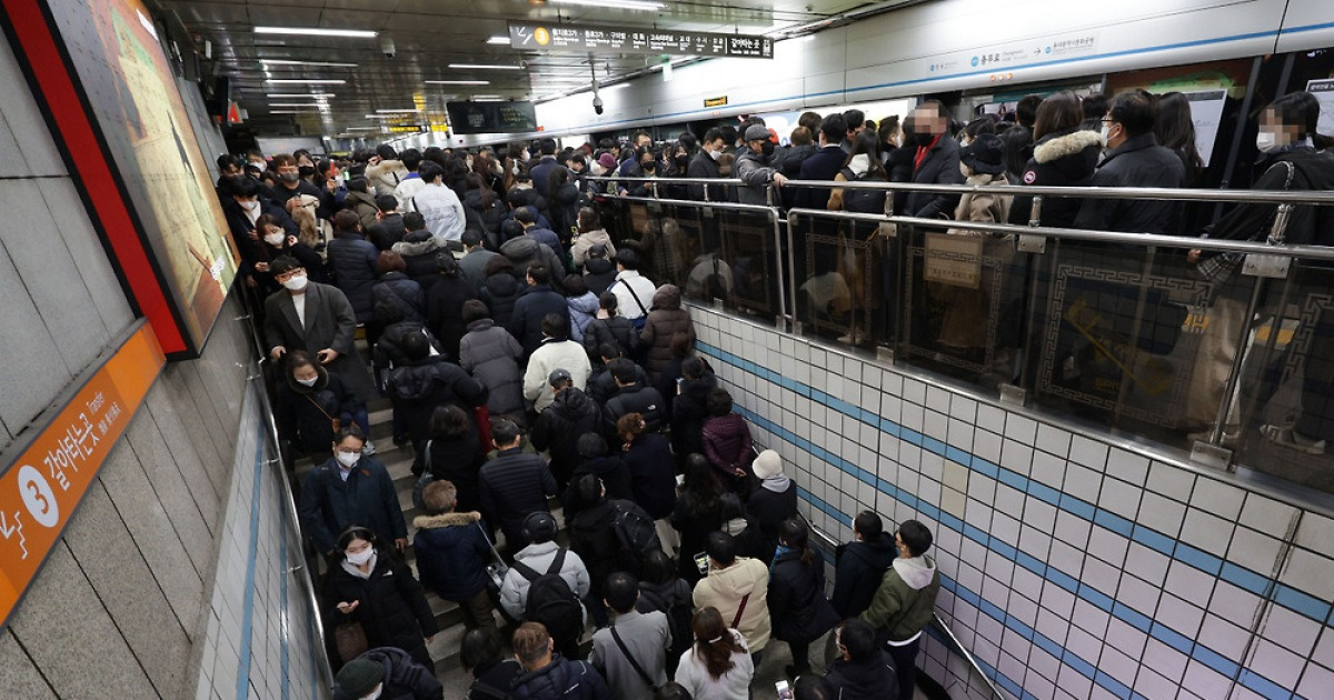 Seoul subway returns to normal as strike ends