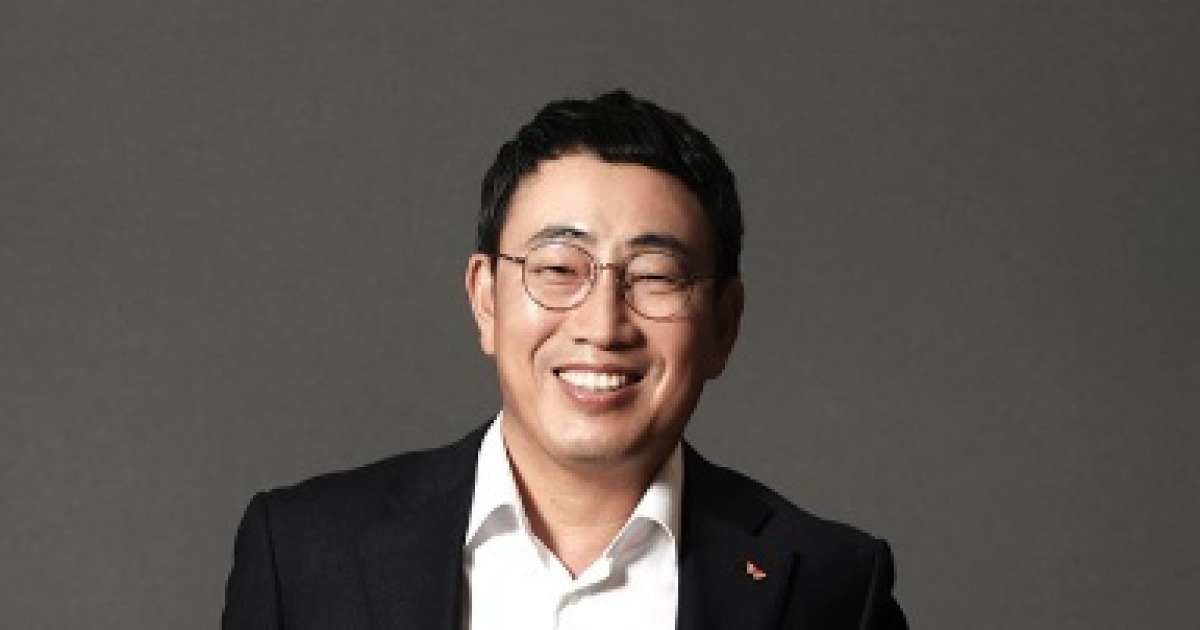 [속보] 유영상 SKT 대표, SKB CEO 겸직…"시너지 극대화"