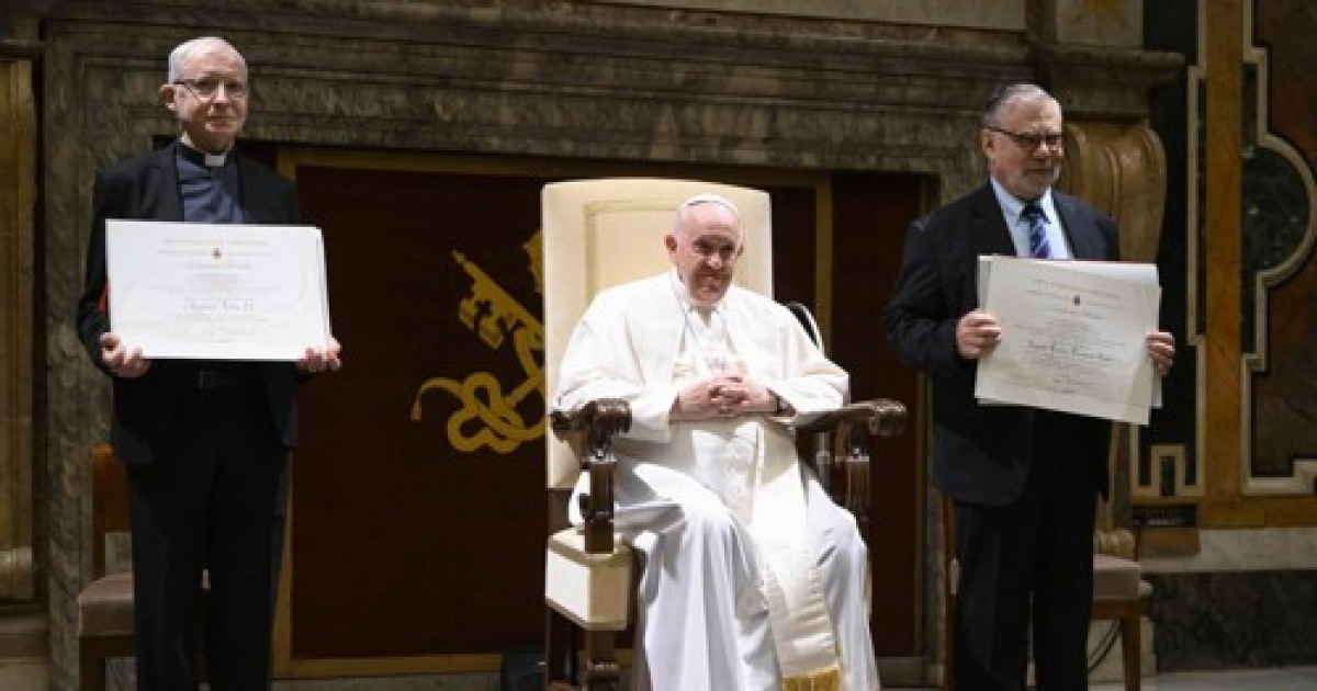 VATICAN RATZINGER AWARD