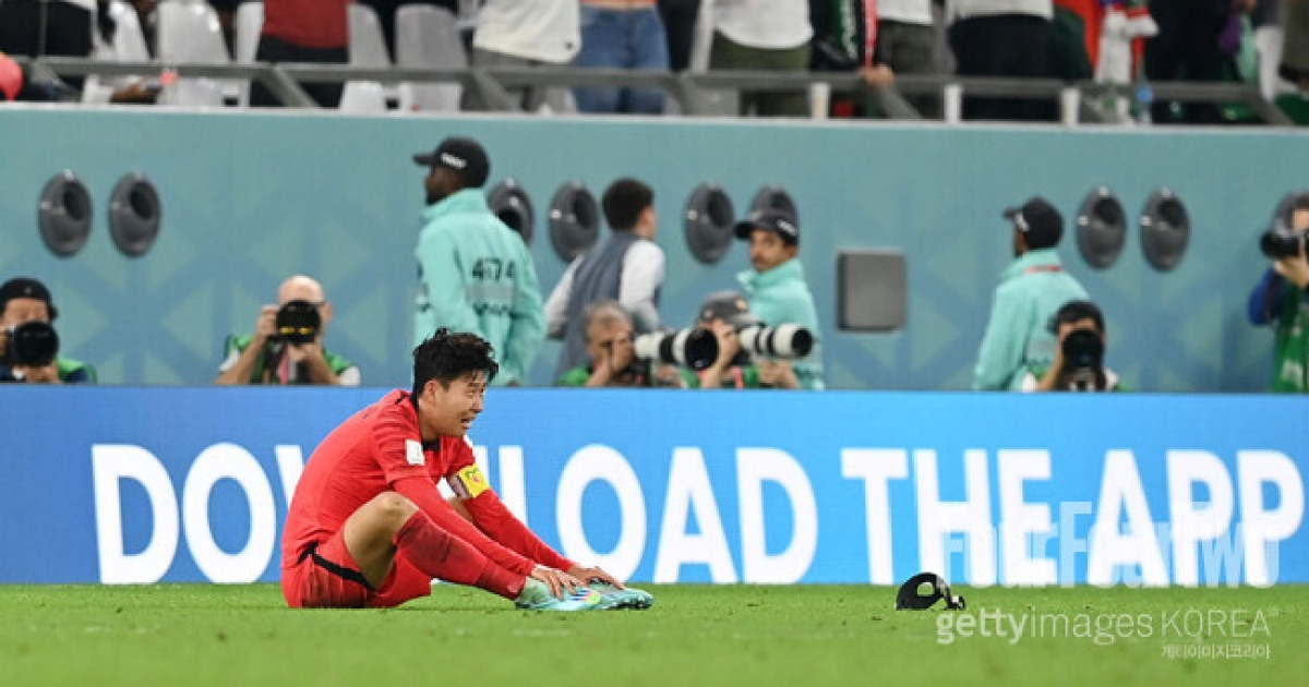 [442.live] ‘기쁨의 눈물’ 흘리고 있는 손흥민을 축하해준 ‘월클 MF'의 품격