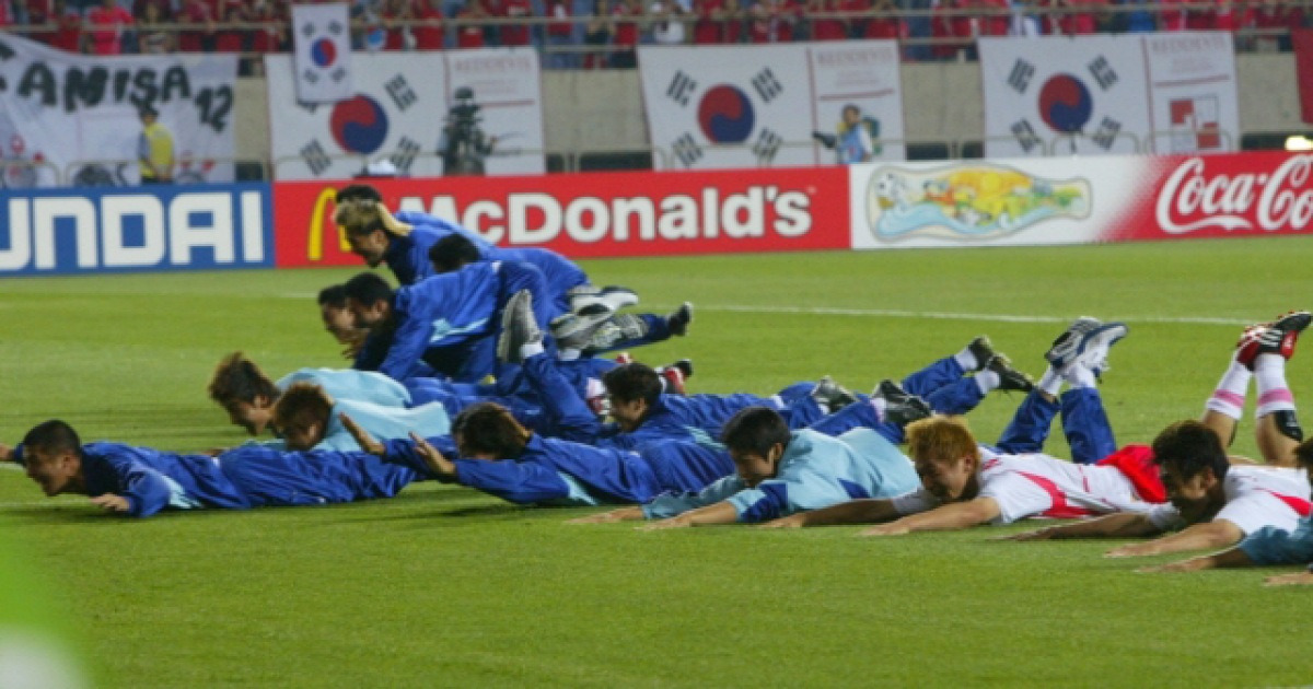 "2002 VS 2022" 다른 사진,같은 느낌