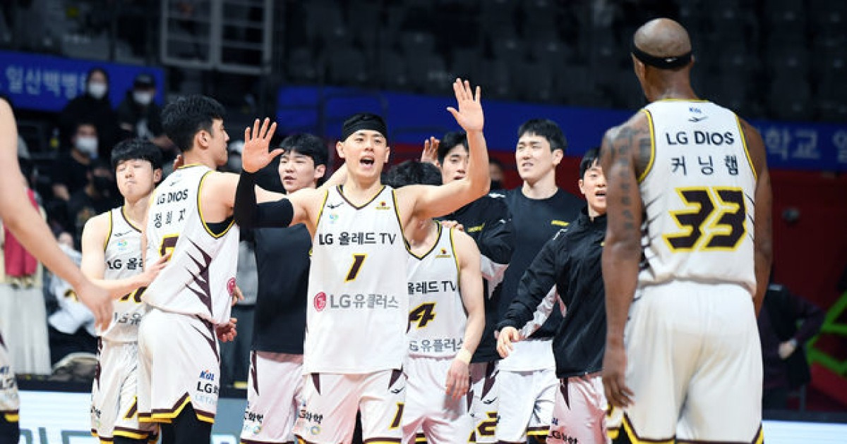 LG, 1점 차로 캐롯 꺾고 2연패 탈출...KGC도 삼성 잡고 1위 질주(종합)