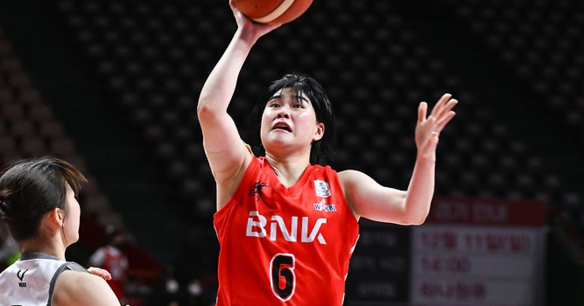'이소희 26점 10리바운드' BNK, KB에 69-60 승리