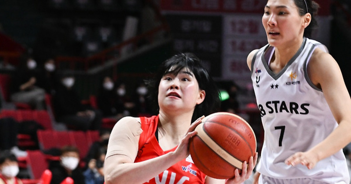 '이소희 26점 폭발' BNK, KB 3연패 몰아넣고 2위 수성