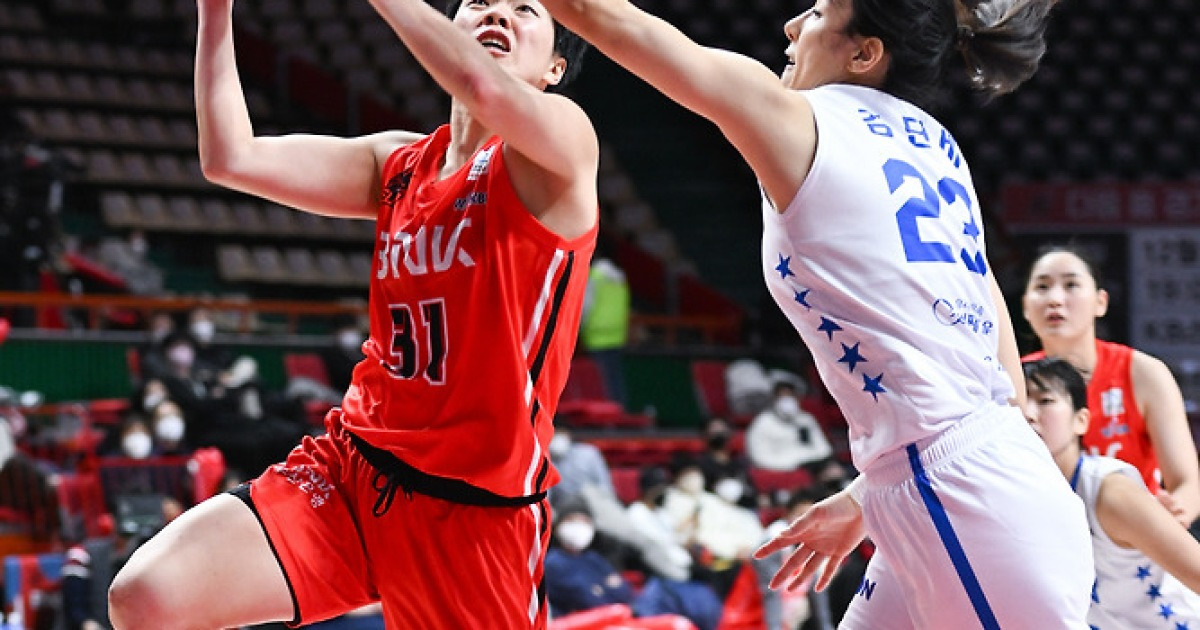 2022~2023 WKBL 2라운드 페이크 파울 10건, 우리은행만 '0'