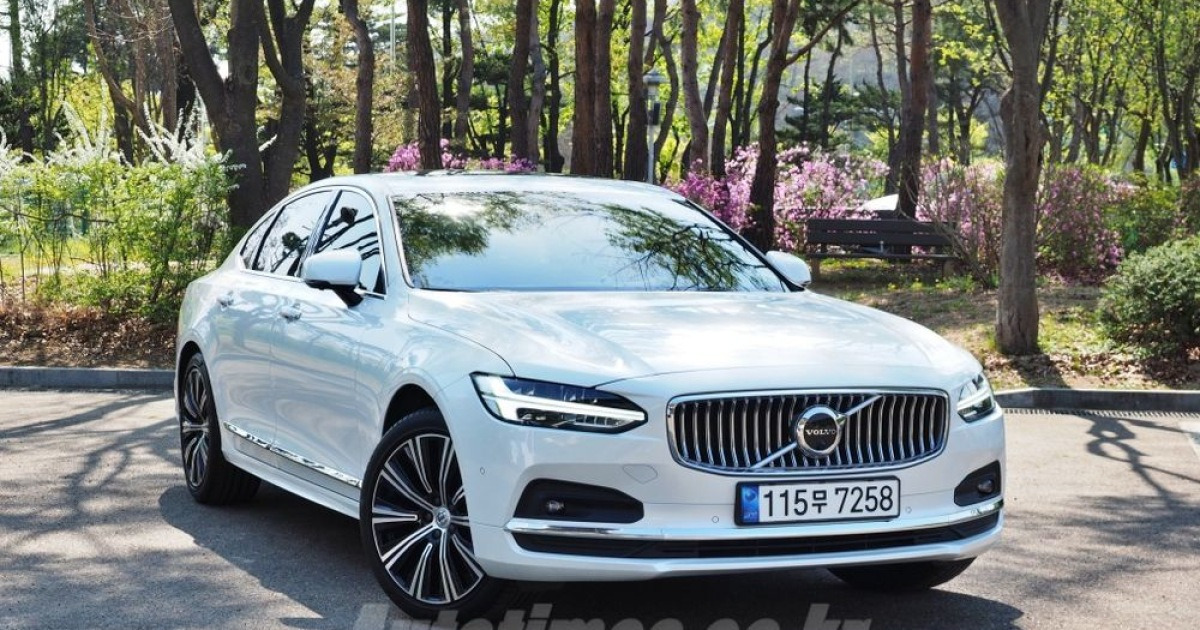 깜짝 반등 보여준 볼보차 S90, 이유는?