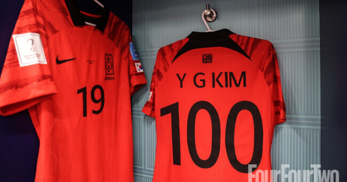 [442.live] ‘센추리 클럽 가입’ 김영권, 100경기 기념 유니폼 공개