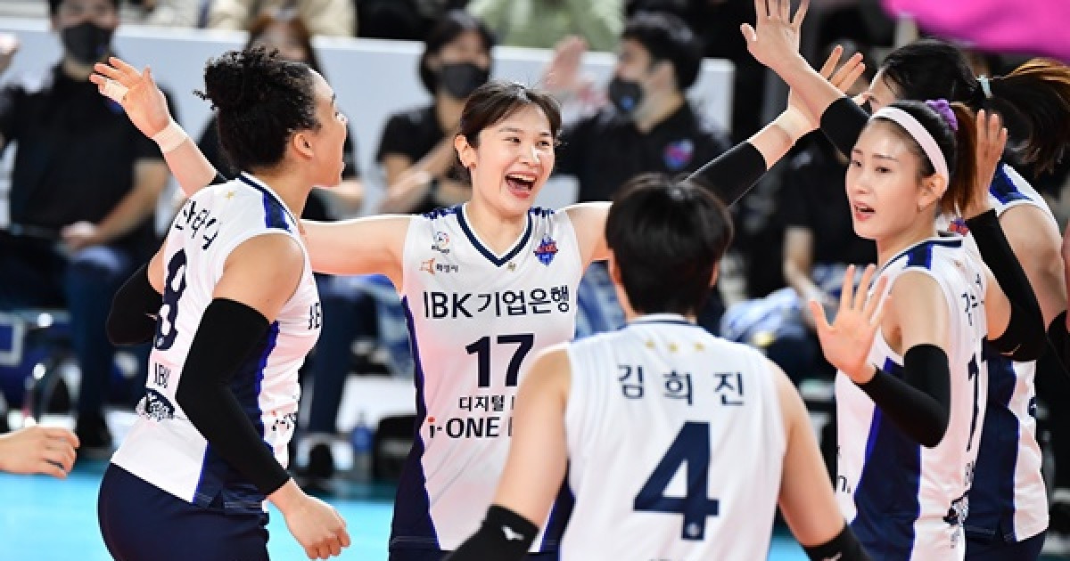 '김수지 15점' IBK기업은행, KGC인삼공사 완파…4위 도약