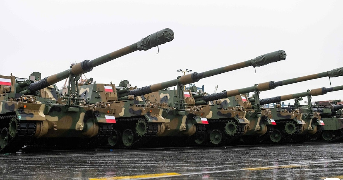 폴란드 도착한 K2 전차·K9 자주포 첫 수출 물량