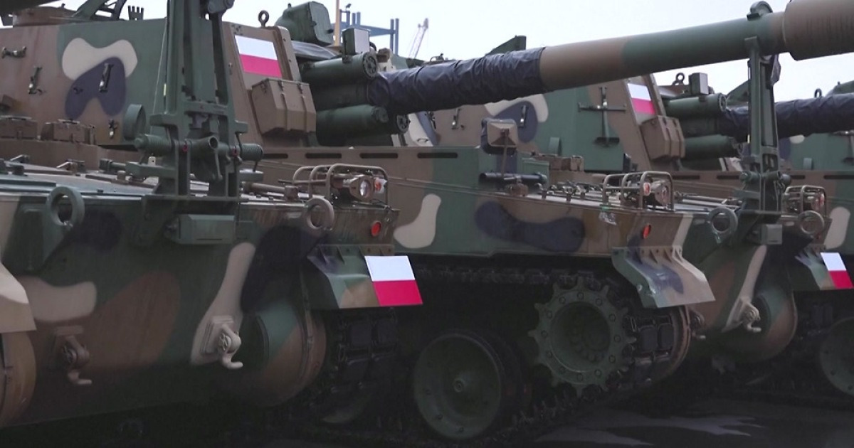 우리나라 명품 무기 K2전차·K9 자주포 첫 수출 물량 폴란드 도착