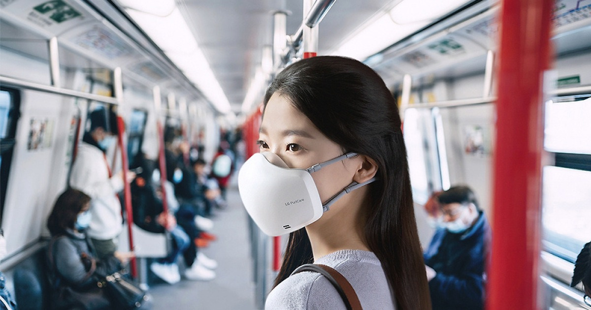 LG debuts air-purifying face mask