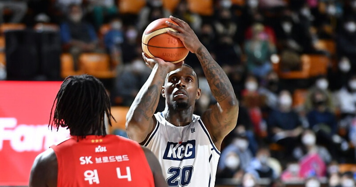 [BK 리뷰] ‘라건아+허웅 화력 폭발’ KCC, SK 누르고 시즌 첫 3연승 질주