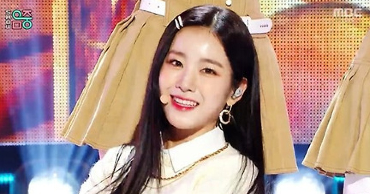'음악중심' woo!ah!(우아!), 사랑스런 매력 폭발! '롤러코스터' 퍼포먼스 선사