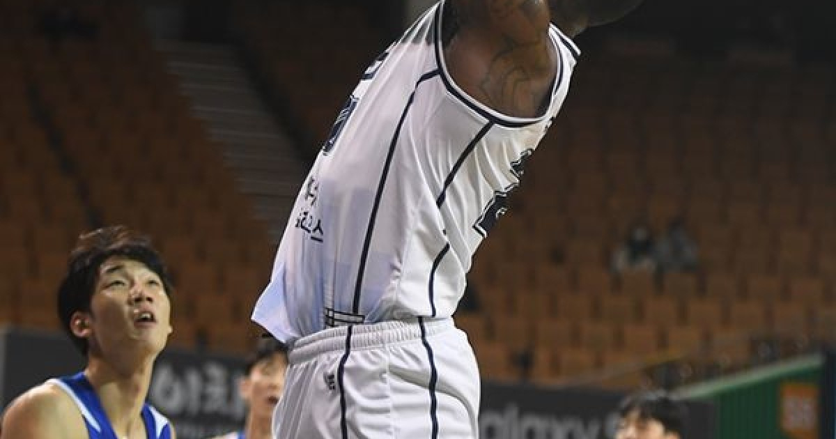 '라건아 25득점' KCC, SK에 88-83 승리…3연승 질주