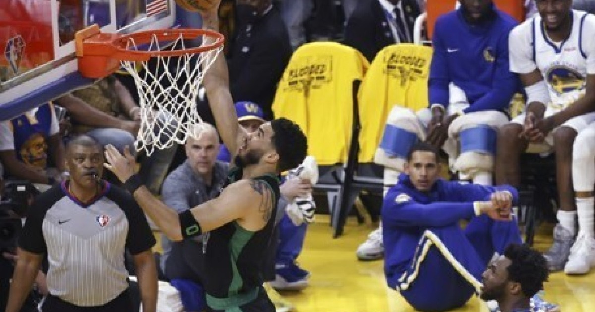 GSW vs 보스턴, 분위기 다른 첫 맞대결