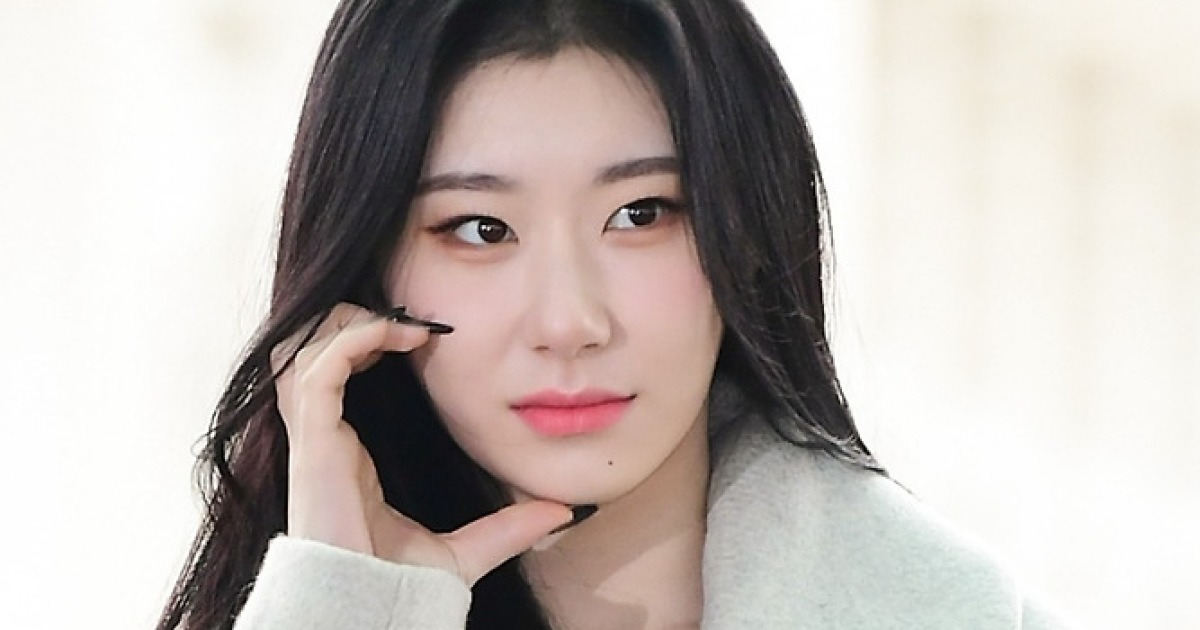 [현장포토] "손톱까지 깔맞춤"...채령, 흑발의 섹시