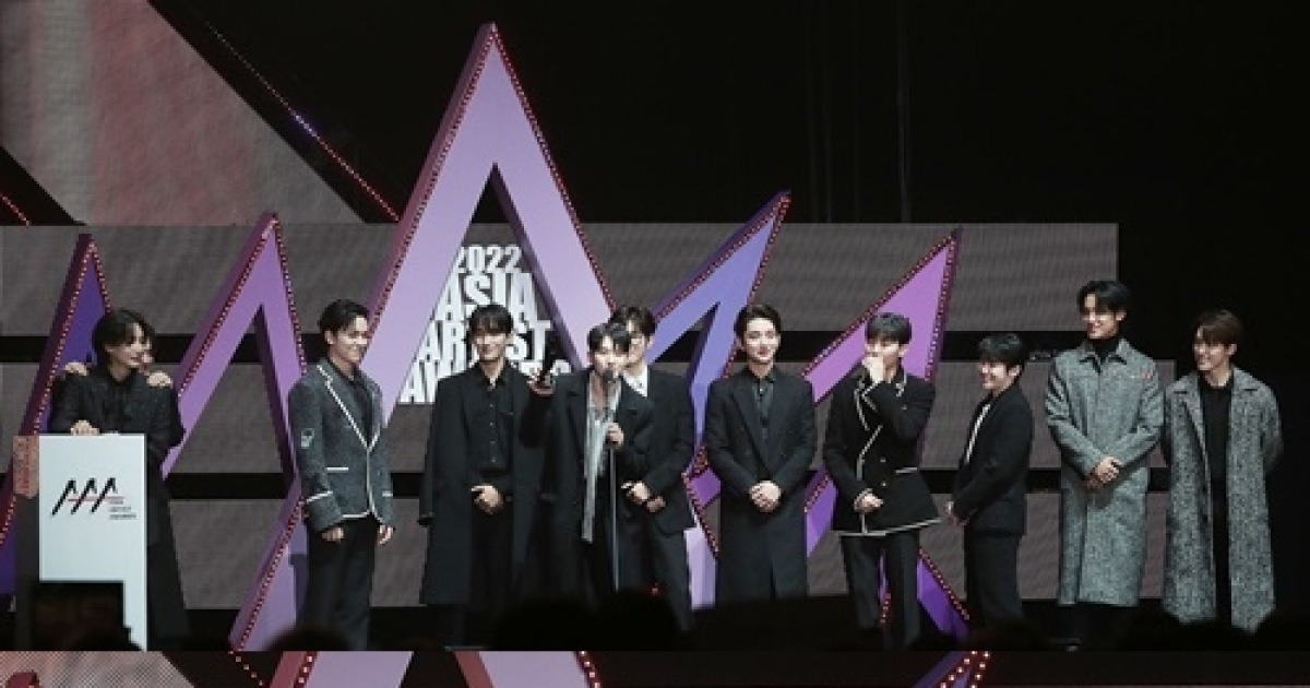 [2022 AAA] 세븐틴X임영웅, 패뷸러스상 수상 “뜻 잘 모르겠지만...”