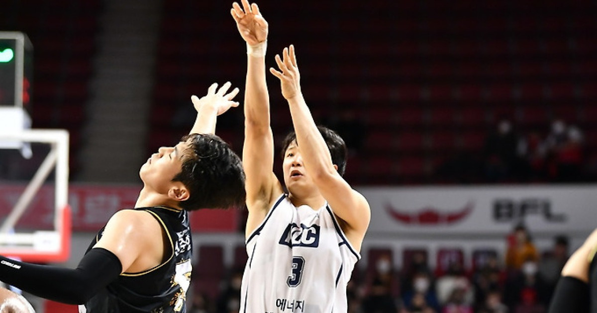 오늘도 허웅이 해결사! 3점슛 4개 포함 22점…KCC, 선두 KGC 격파