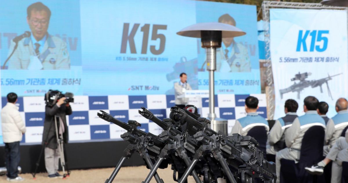 신형 K15기관총 첫 출하식