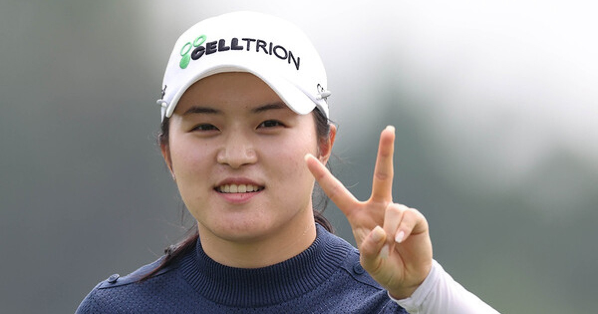 승리의 'V' 포즈를 취하는 루키 김서윤2 [KLPGA]