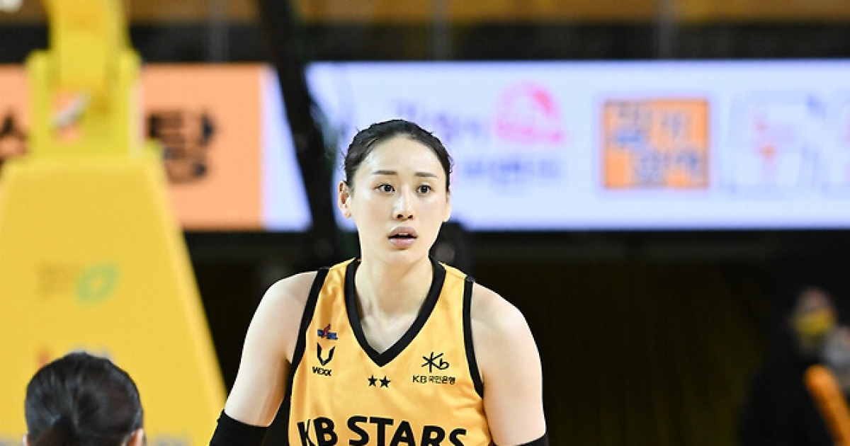 [기록] KB 강이슬, WKBL 역대 54호 개인 통산 300경기 출전