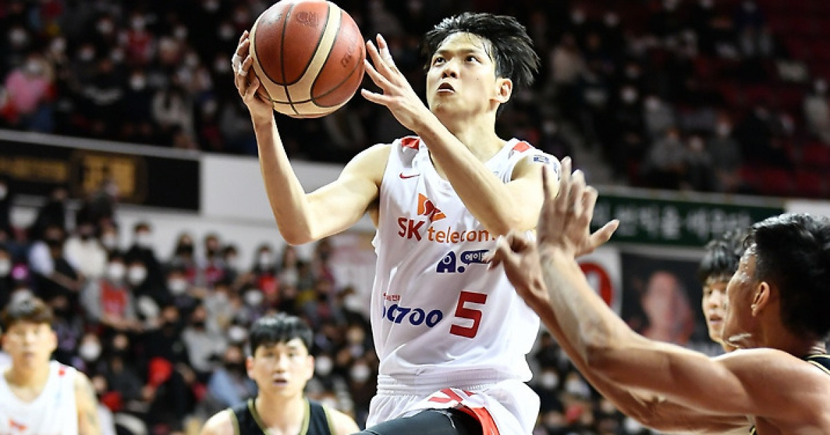 막판에 빛난 김선형의 스틸 2개-도움 1개, SK 1위 KGC에 1점차 승리