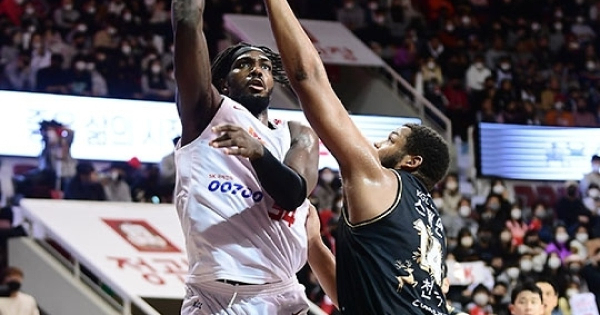 워니 날고 최성원 4Q 지배한 SK, KGC 꺾고 전 구단 상대 승리 달성 [MK안양]