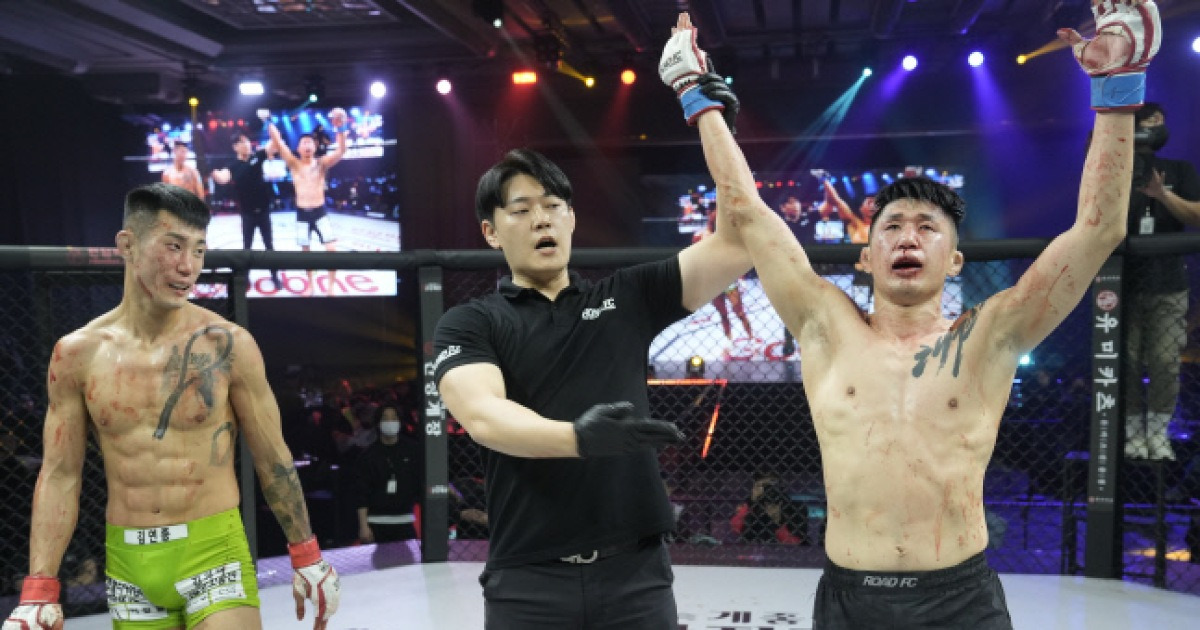 '로드FC 062' '태권 파이터' 문제훈, 장익환과 3R+연장 1R까지 치열한 접전...마침내 밴텀급 챔피언에 올라