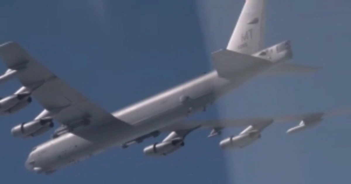 [영상] 미 전략자산 B-52H·F-22 동시 출격…한미 연합공중훈련 실시