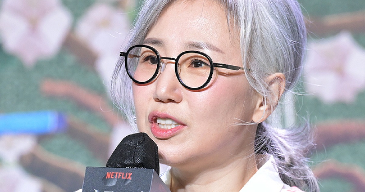 ‘더 글로리 김은숙 작가 “첫 장르물 멜로 조절하기 어려웠다”