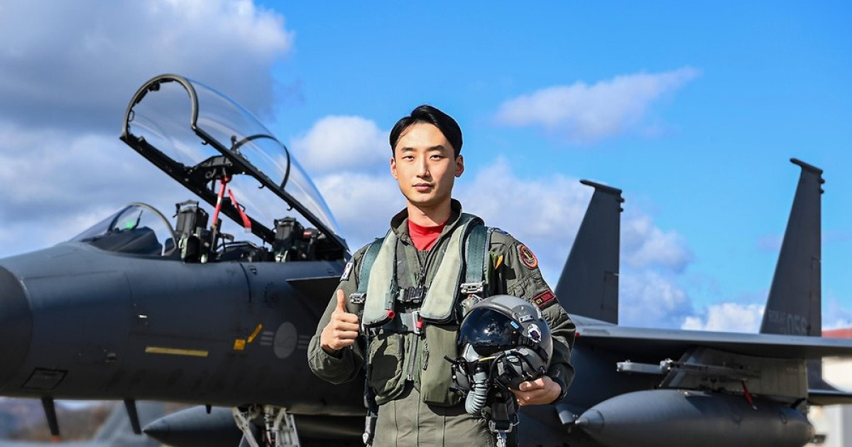 올해의 '탑건'에 선정된 F-15K 조종사 김유준 대위