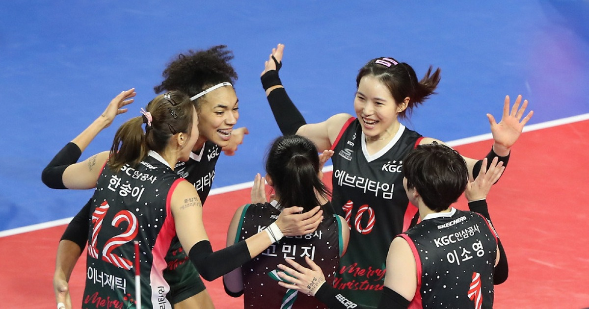 '엘리자벳 46점' KGC, IBK 3-1로 꺾고 4위 도약