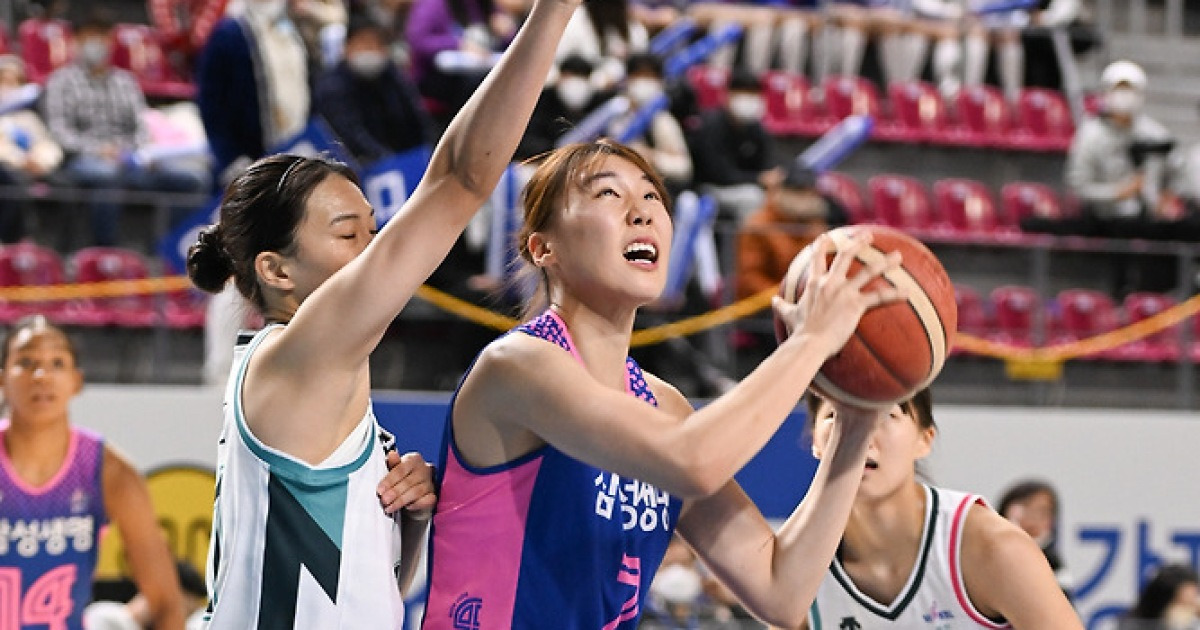 [WKBL 리뷰] 22점 맹폭 강유림, 삼성생명 10승 고지 이끌었다…하나원큐 6연패