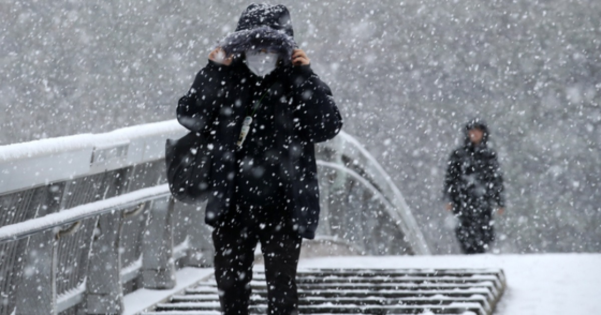 Two deaths reported due to heavy snow, many injuries, accidents reported