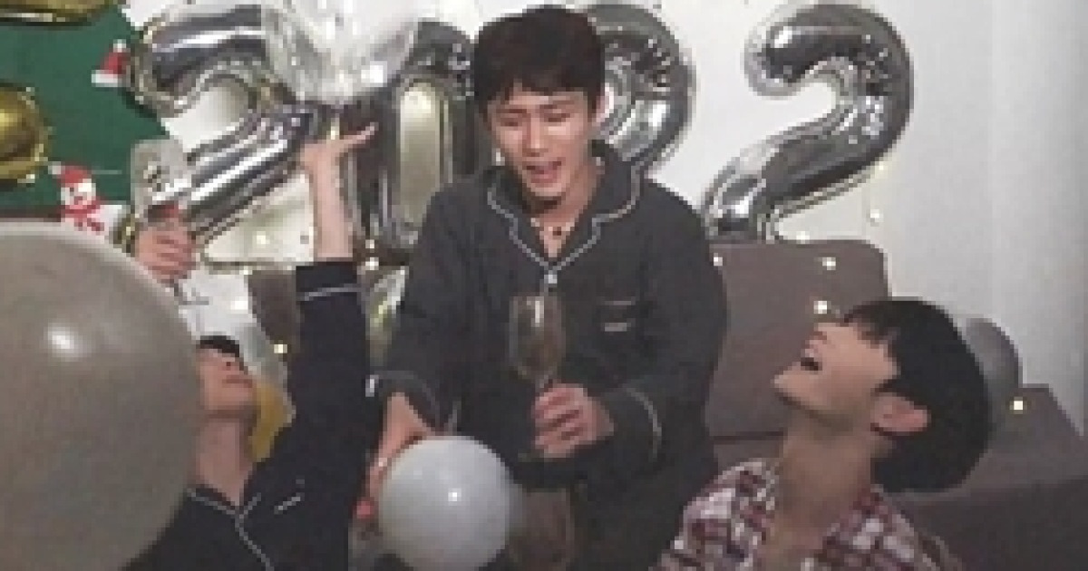 DKZ, 연말송 MV 티저 공개…팬사랑 꽉 채운 새 앨범