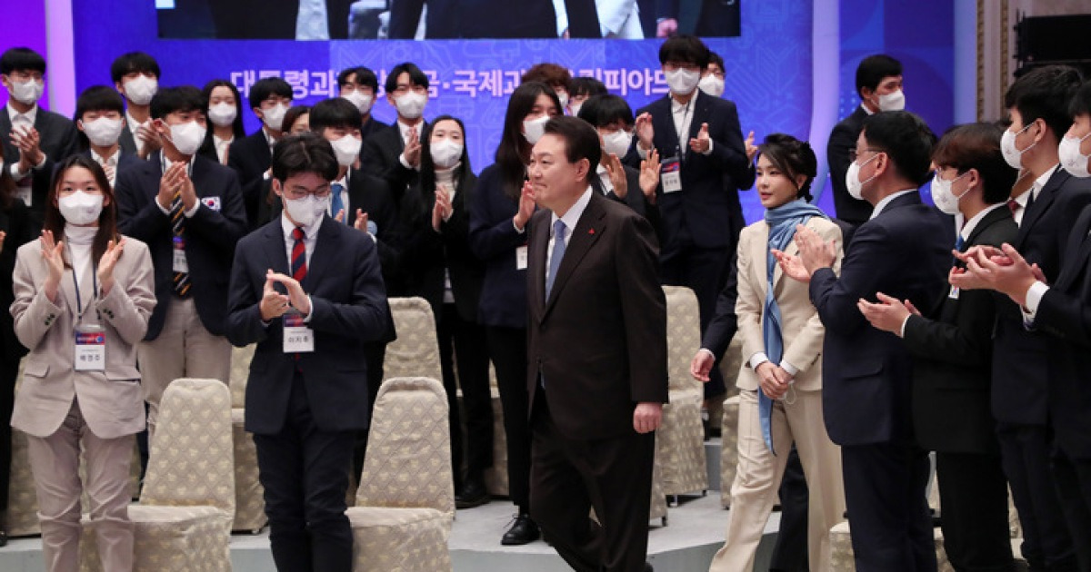 윤석열 대통령 내외 미래 과학자와의 대화