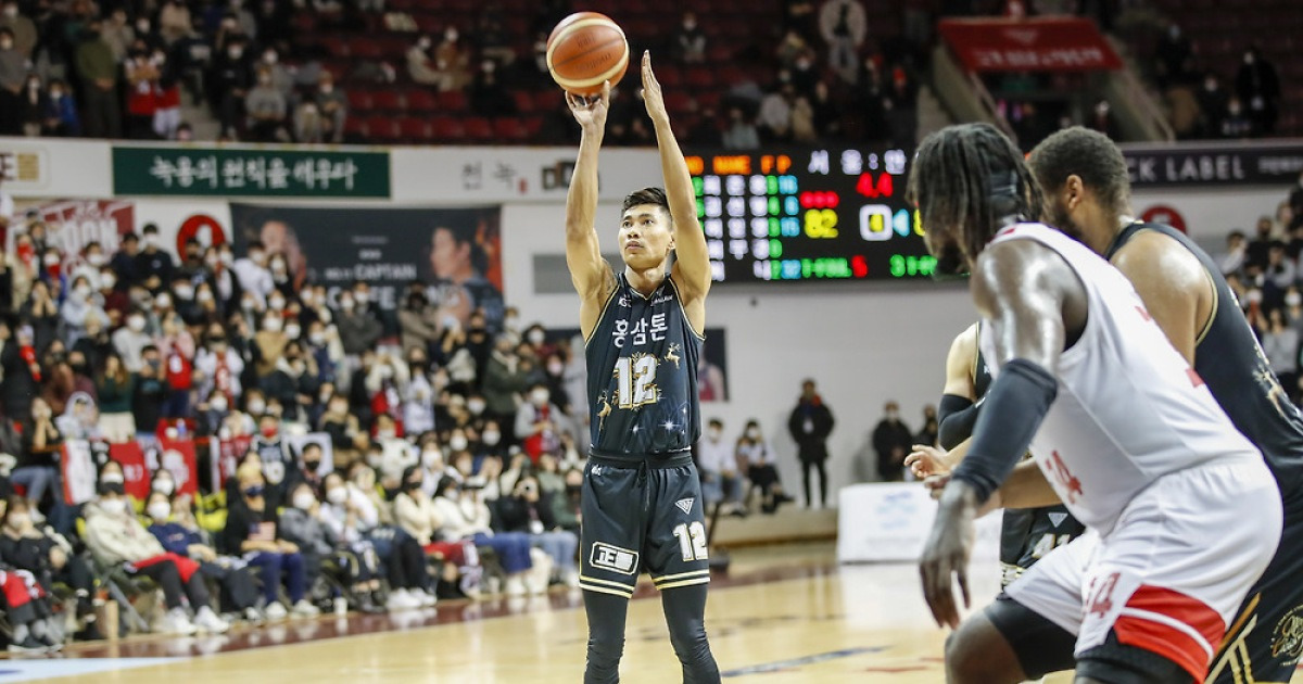 달아나려는 선두 KGC vs 추격하는 2위 LG…성탄 이브 빅매치 승자는?