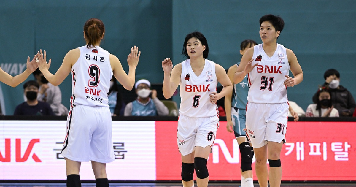 '이소희 26득점' BNK, 시즌 10승째…하나원큐 7연패 수렁