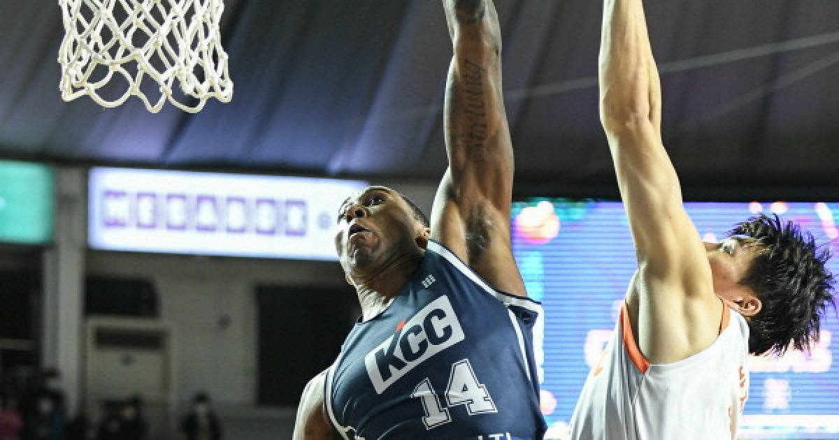 [BK 리뷰] '오늘만 같아라' KCC, 내외곽 '완벽 하모니'로 캐롯에 승리... 2연승 성공