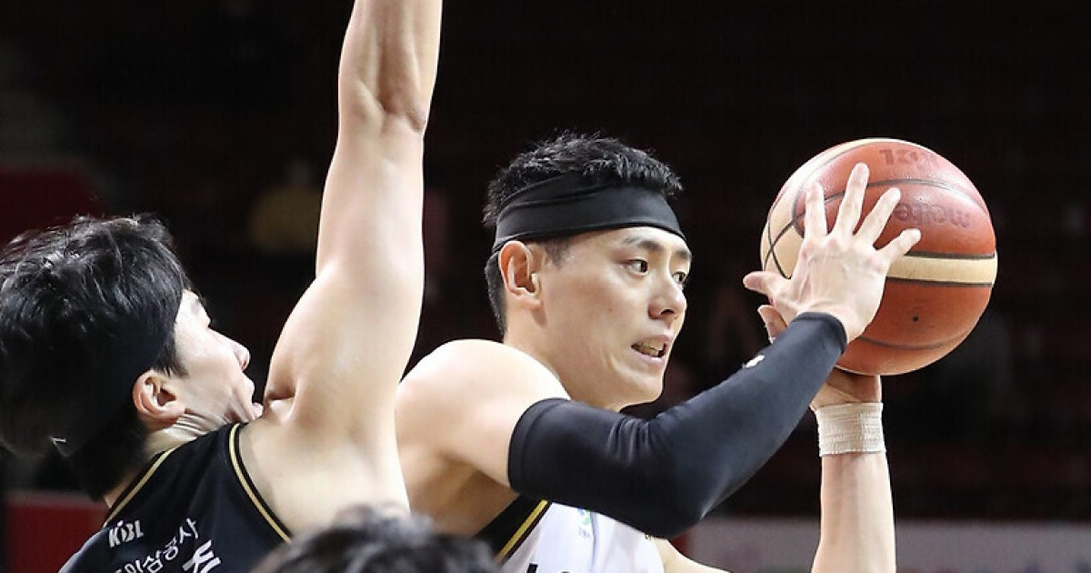 ‘승부처에서 빛난 이관희’ LG, 1위 KGC 잡고 5연승…단독 2위