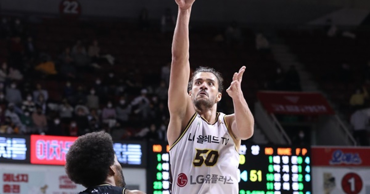 LG, 선두 KGC 제압하며 5연승…·'1경기 차' 단독 2위 등극