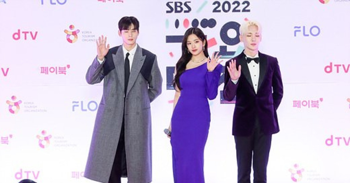 [포토] 차은우-안유진-키, '2022 가요대전의 3MC'