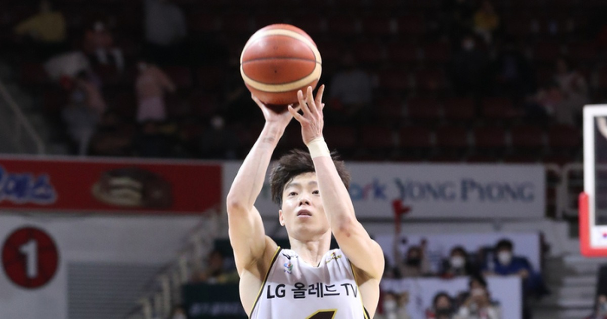 ‘이재도 17득점’ LG, 1위 KGC까지 잡았다···5연승 쾌속 질주[스경X라이브]