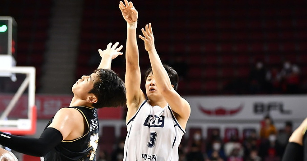 'FA 듀오 허웅·이승현 펄펄' KCC, LG 잡고 3연승 질주